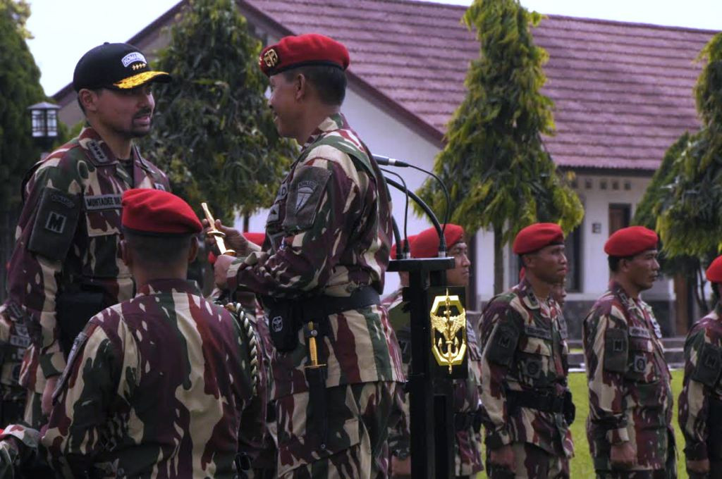 Brevet Komando Kopassus untuk Putera Mahkota Brunei