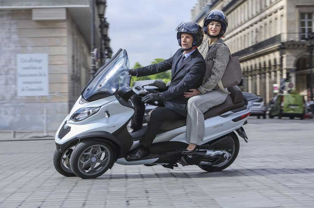 Piaggio Rilis Skuter Tiga Roda MP3 500 Edisi 2015
