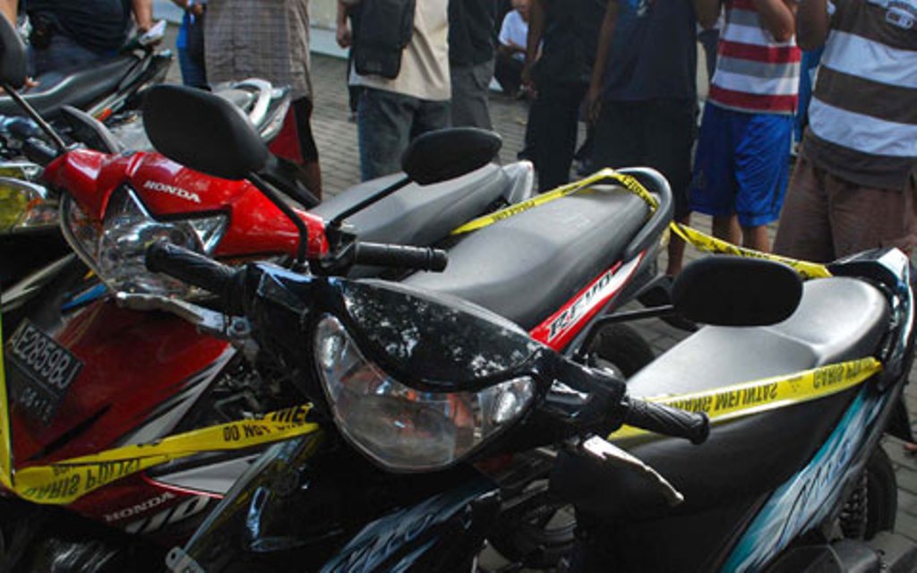 Polres Inhil Bekuk Dua Pencuri Motor Spesialis Masjid - Medcom.id Polres Inhil Bekuk Dua Pencuri Motor Spesialis Masjid - Medcom.id