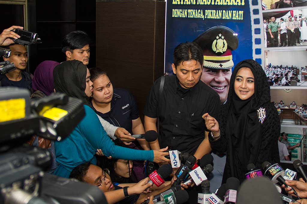 Pipik Datangi Polres Metro Jaksel - Medcom.id Pipik Datangi Polres Metro Jaksel - Medcom.id