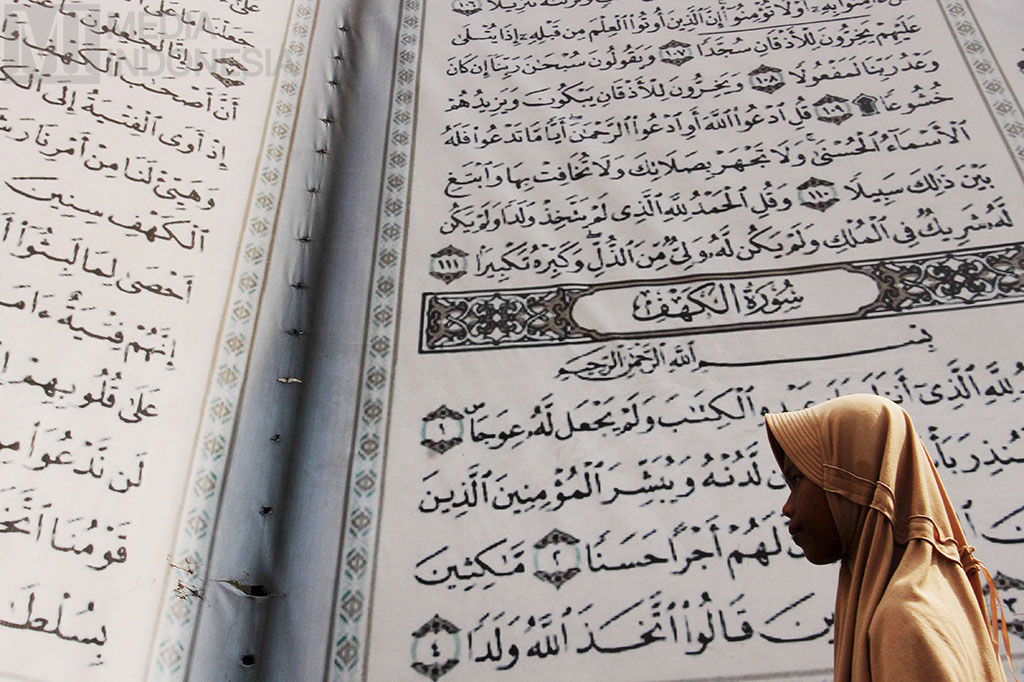 Replika Al Quran Raksasa di Tangerang