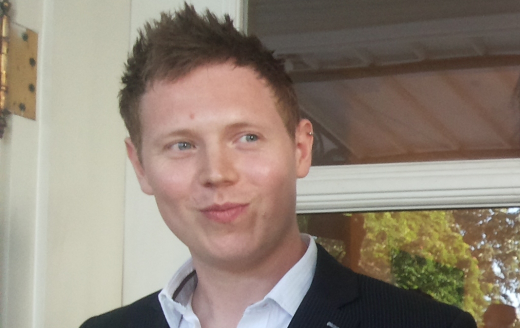 Paspor Hilang, Matt Arkarna Tak Bisa Keluar Jakarta