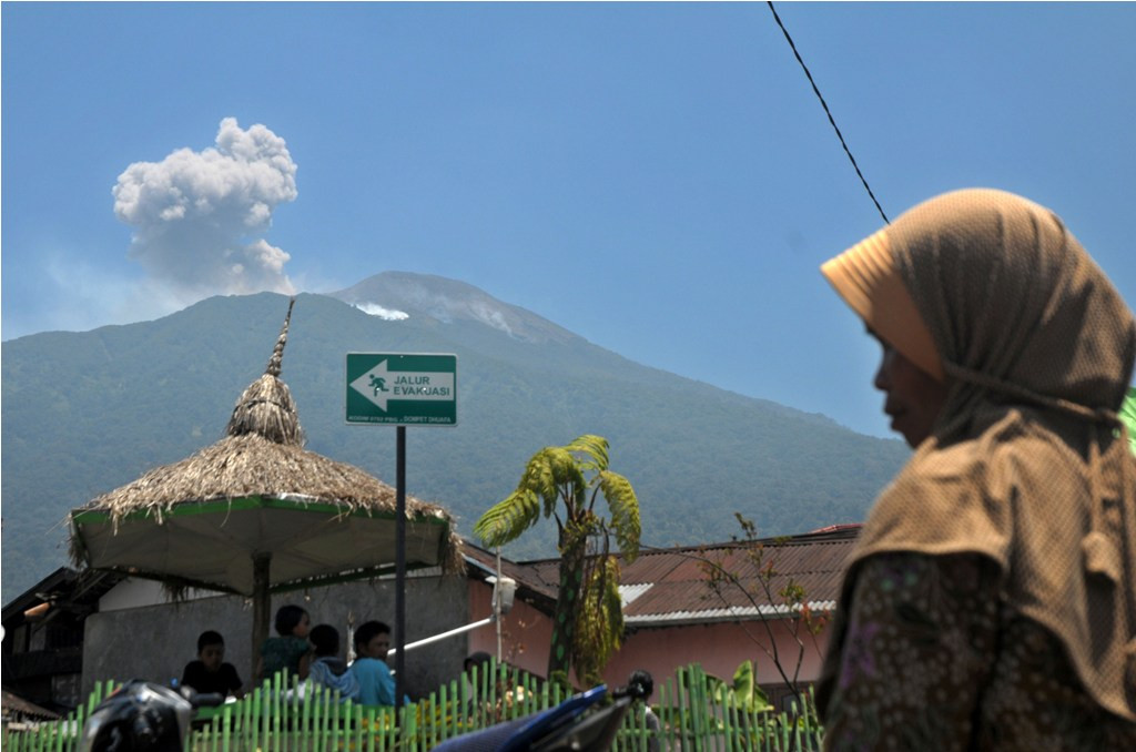 Siang Hingga Sore Gunung Slamet Alami 11 Letusan
