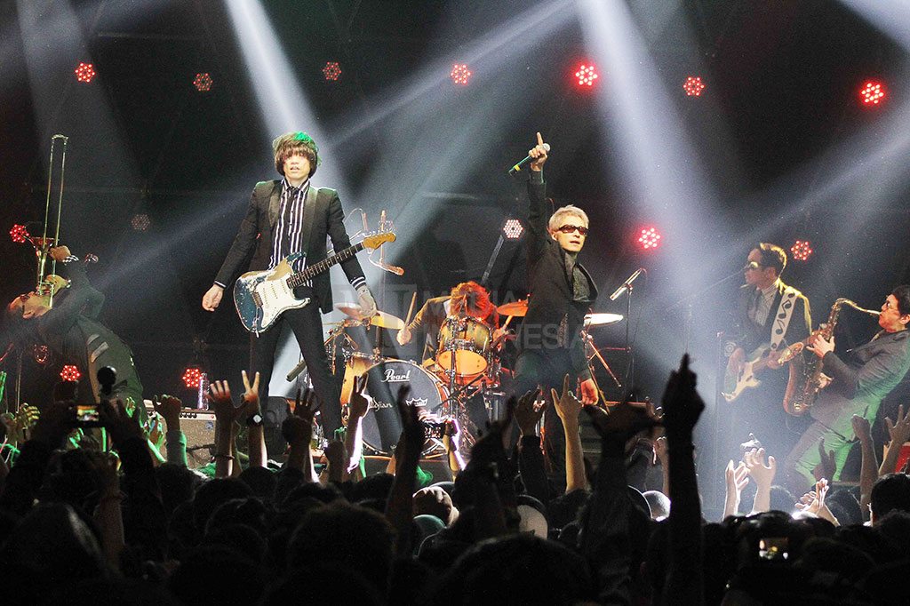 Konser Band Tokyo Ska Paradise Feat to Black