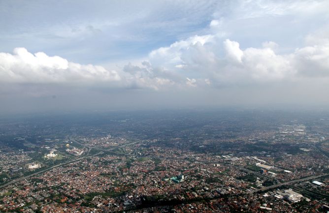 Hari ini, Cuaca Jabodetabek Berawan dan Hujan