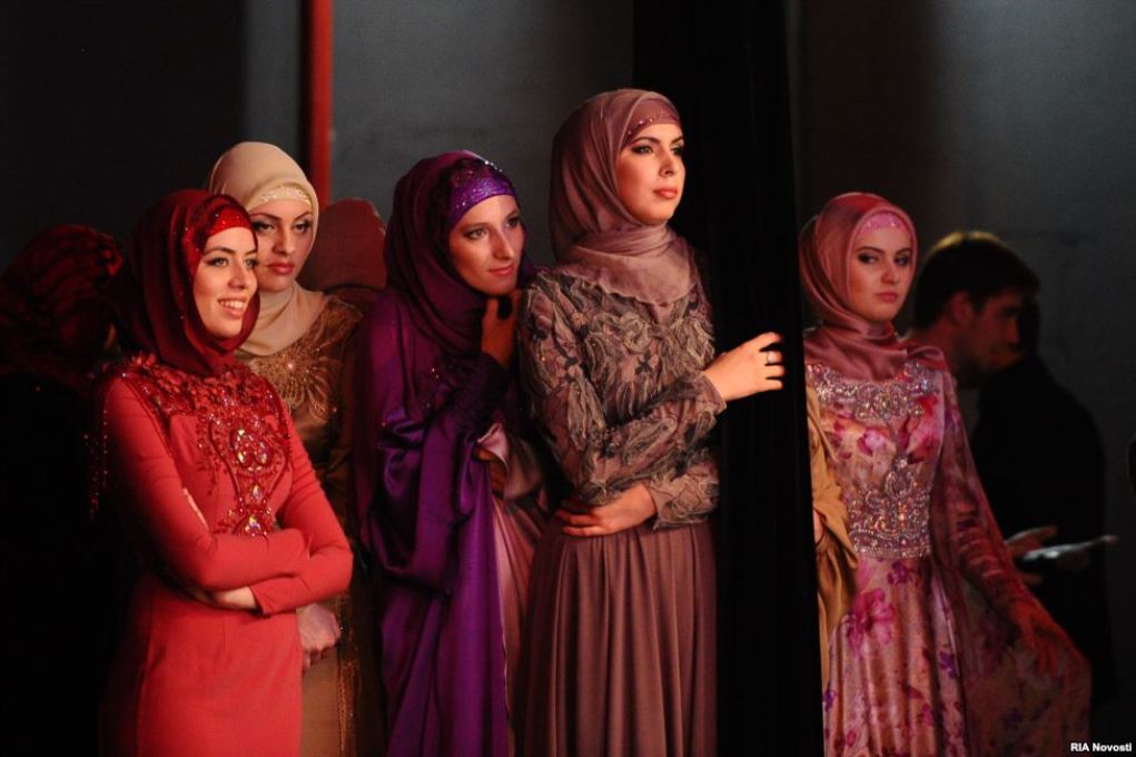 Gaya Hijab Muslimah Chechnya, Sederhana nan Glamour