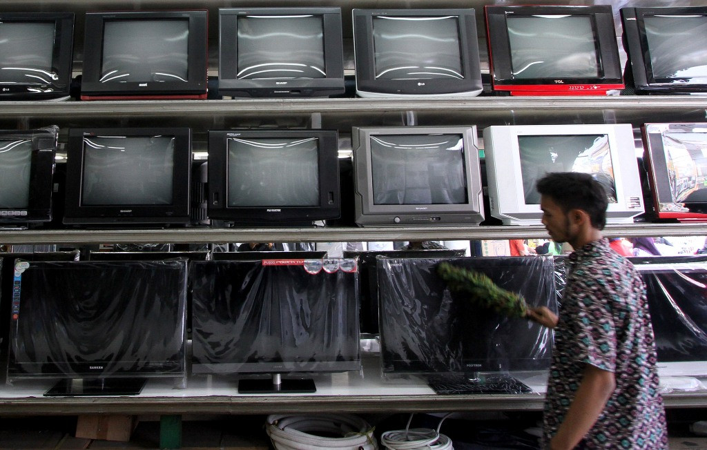 Daur Ulang Monitor Bekas Jadi TV, Menperin: Kreatif, Tapi...