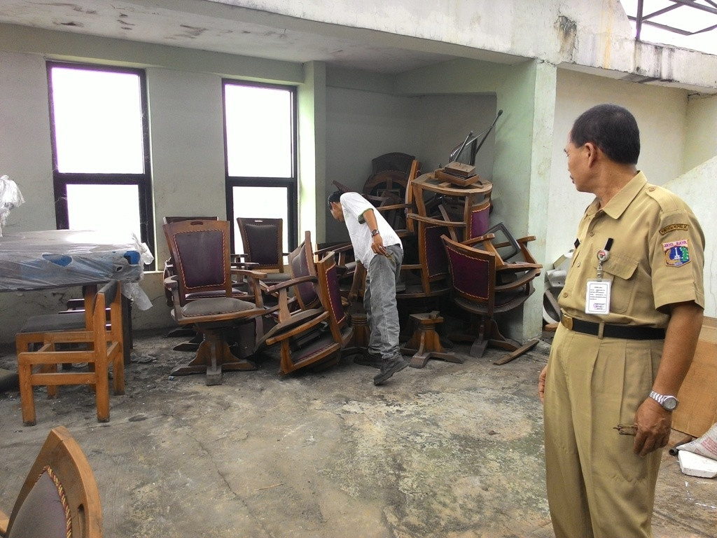 Diduga Proyek Haram, SMA 65 Kaget Tiba-Tiba Dikasih 60 Kursi