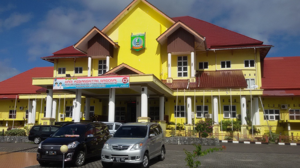 Bupati Basuri Tjahaja Purnama Tak Mau Kalah dari Ahok - Medcom.id Bupati Basuri Tjahaja Purnama Tak Mau Kalah dari Ahok - Medcom.id