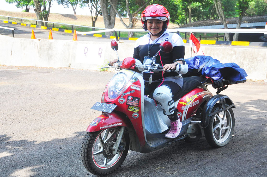 Shinta Utami, Keliling Nusantara Pakai Honda Scoopy Modifikasi