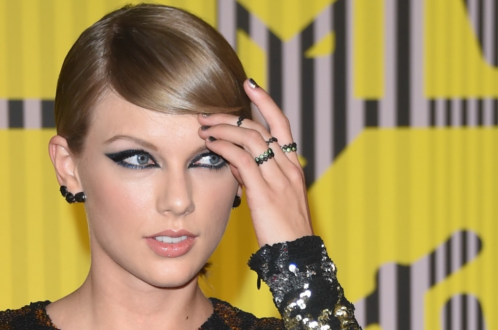 Kejutan Taylor Swift untuk Penggemar Pengidap Kanker Kejutan Taylor Swift untuk Penggemar Pengidap Kanker
