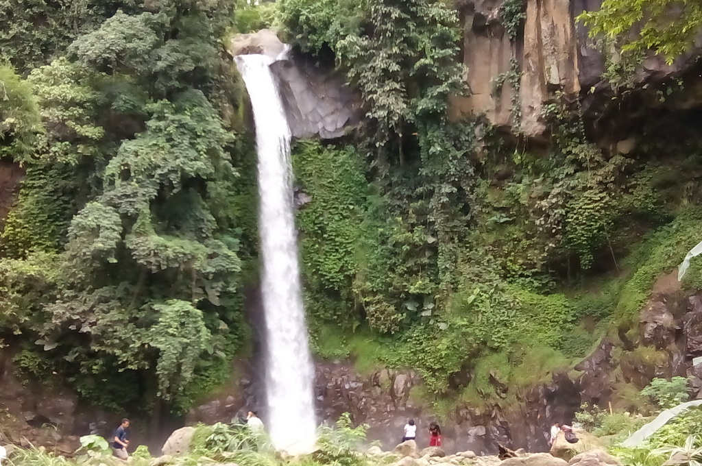 Pesona Air Terjun Coban Jahe yang Masih Perawan
