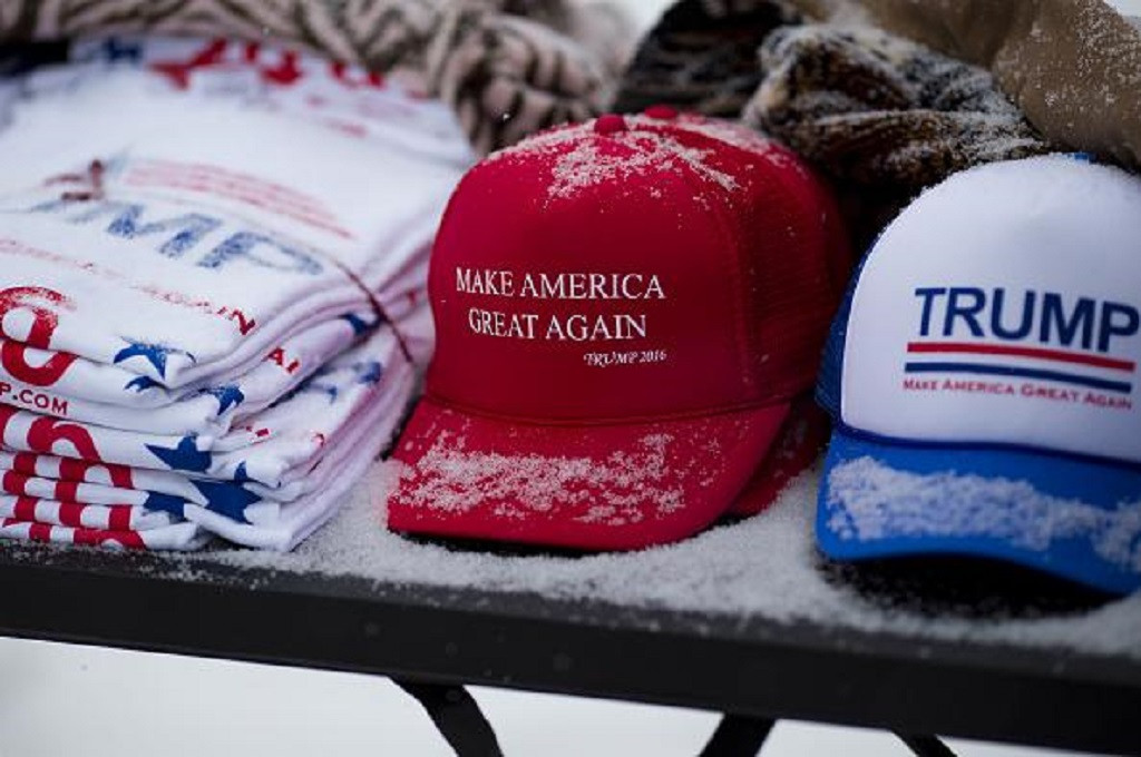 Trump Habiskan Setengah Juta Dolar untuk Topi