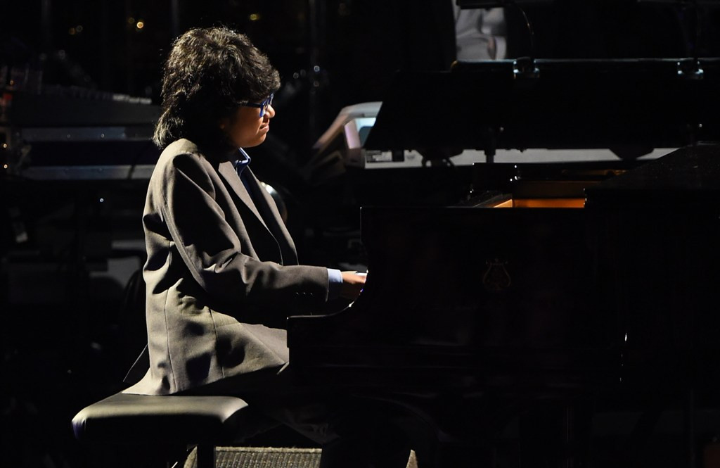 Taylor Swift dan Bruno Mars Standing Ovation untuk Joey Alexander