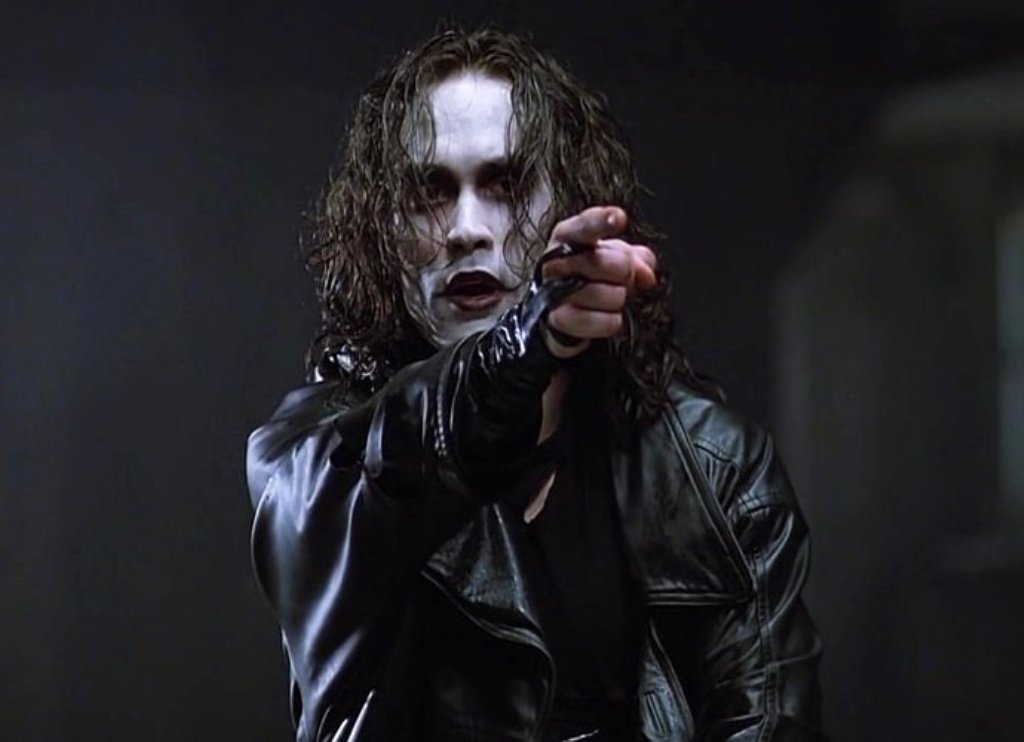 Film The Crow Kembali Ditinggal Sutradara