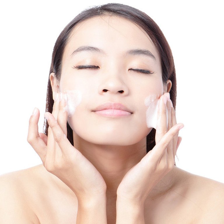 Mencuci Muka yang Benar Bagi Pemilik Kulit Berminyak
