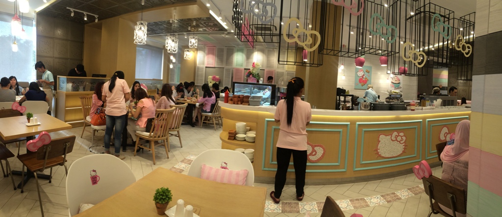 Sensasi Bersantap di Kafe Bernuansa Hello Kitty