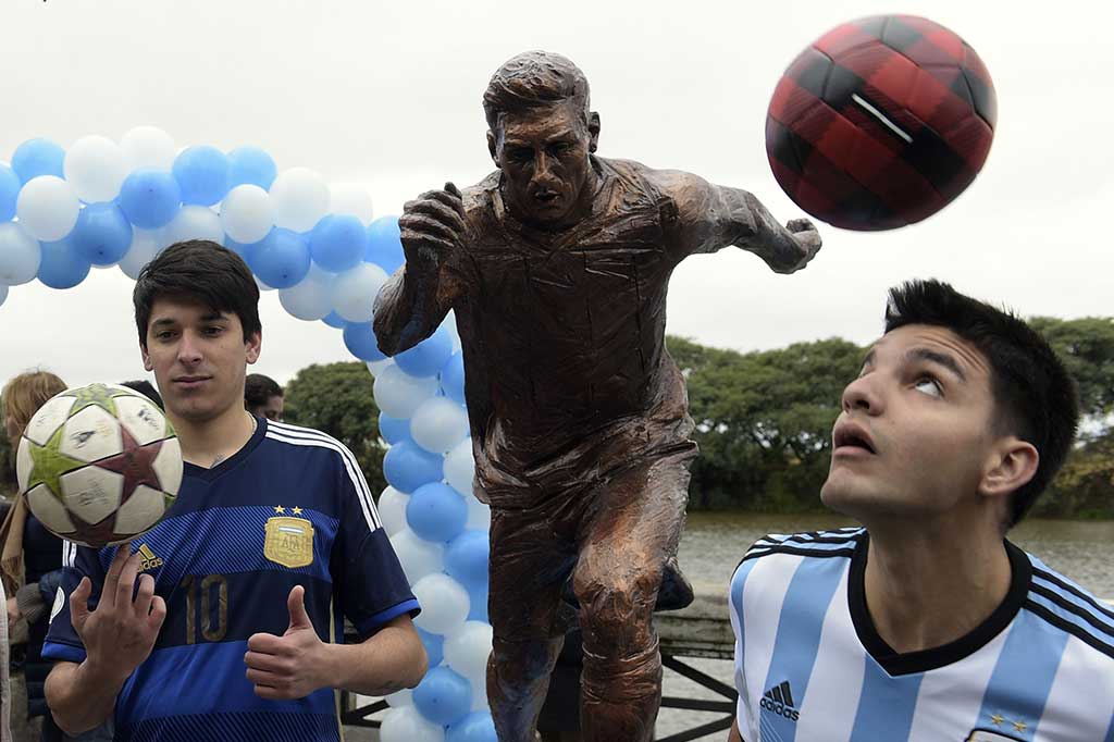 Patung Messi Diresmikan di Buenos Aires