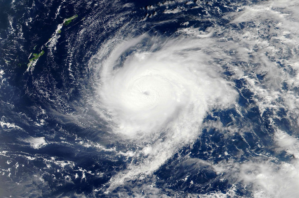 Topan Dahsyat Lionrock Bergerak Menuju Jepang