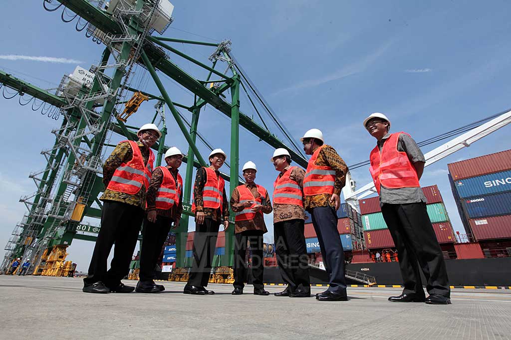 Presiden Resmikan Terminal Petikemas Kalibaru Presiden Resmikan Terminal Petikemas Kalibaru