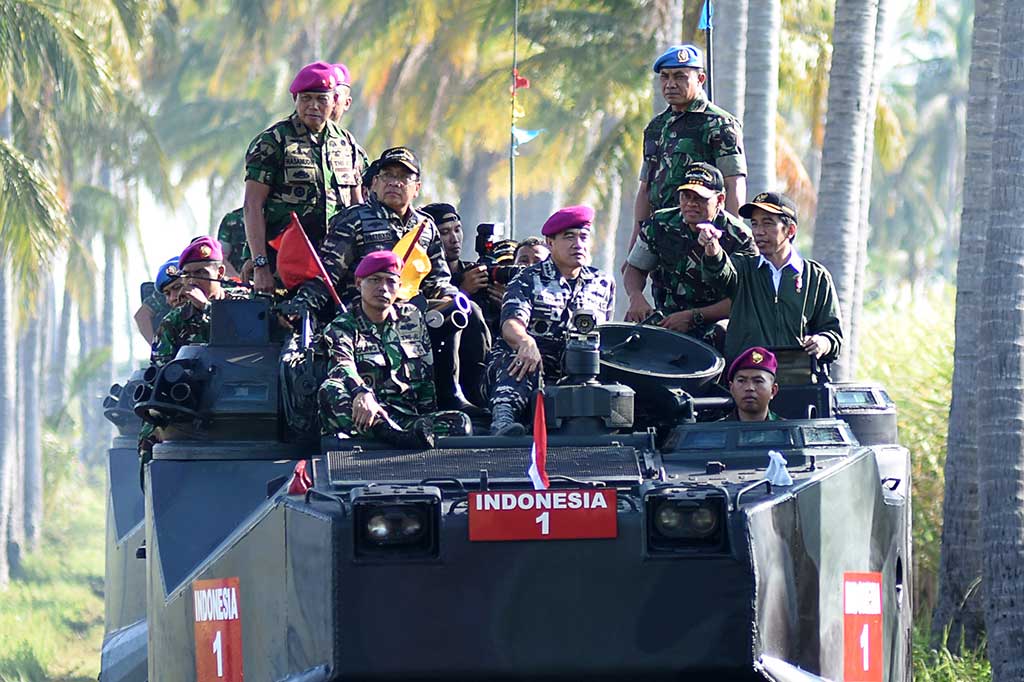 Presiden Saksikan Pendaratan Pasukan Marinir di Situbondo