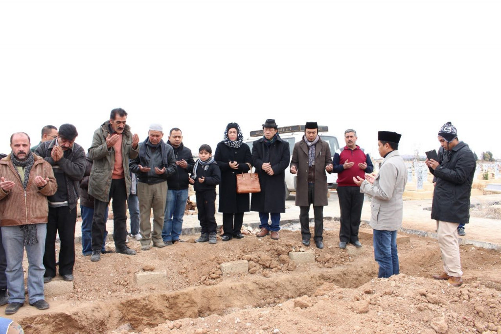 KBRI Damaskus Makamkan WNI Korban Perdagangan Manusia di Suriah