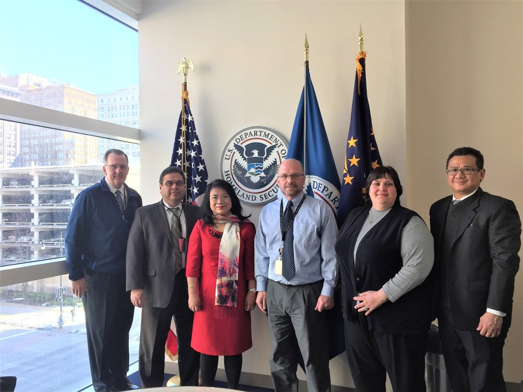 Antisipasi Kebijakan Imigran Trump, KJRI Chicago Temui Pejabat Imigrasi