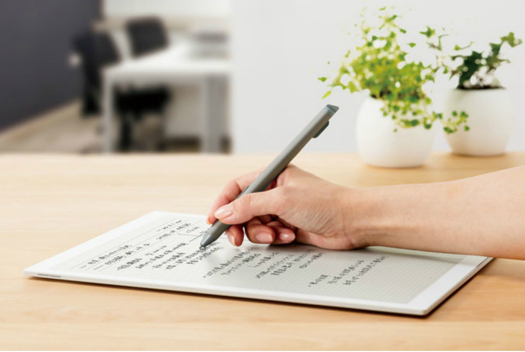 Tablet Baca Tulis Baru Sony Punya Layar 13 Inci