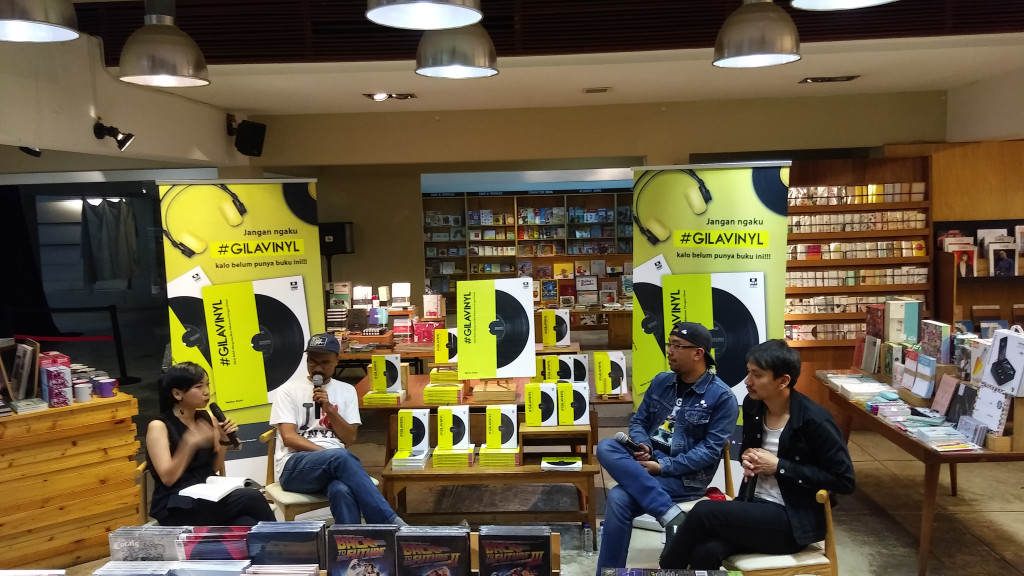 Kompilasi Soundtrack Film Disney, Vinyl Pertama Arian 13