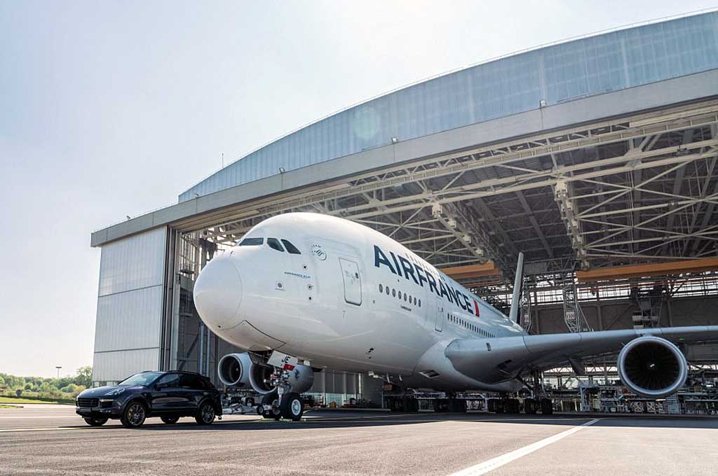 Porsche Cayenne Pecahkan Rekor Tarik Airbus A380