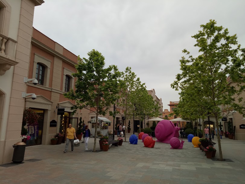 La Rocca Village, Surga Belanja di Barcelona