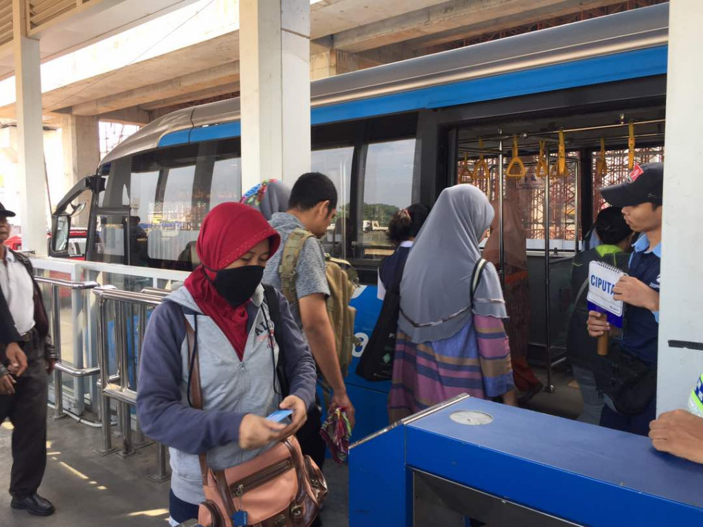 Karyawan Mogok Kerja, Layanan TransJakarta Normal