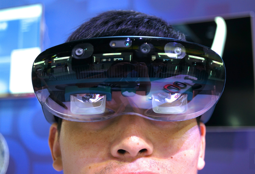 Melihat Rancangan Headset Augmented Reality dari Lenovo