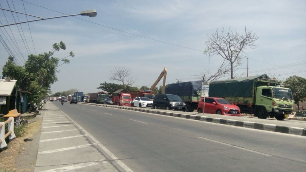 Jembatan Wonokerto Dibongkar, Pantura Demak Macet Jembatan Wonokerto Dibongkar, Pantura Demak Macet