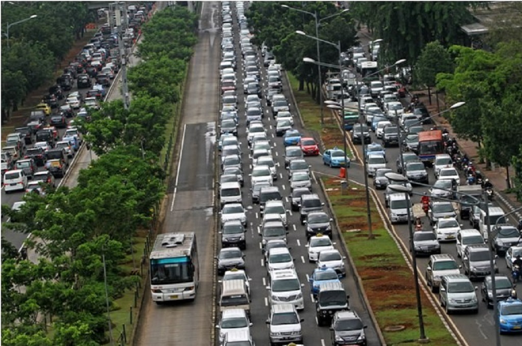 Tetap Jaga Jarak di Kondisi Jalan Macet