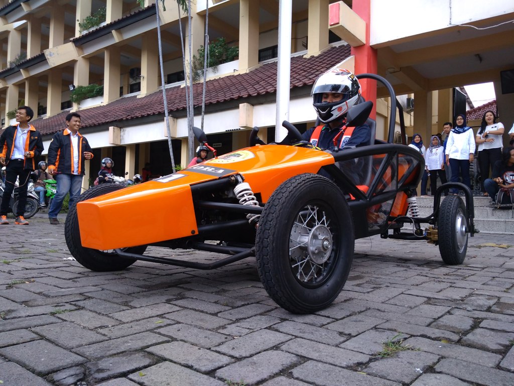 Mobil Listrik Rakitan Mahasiswa Politeknik Untag Surabaya bakal Dilombakan