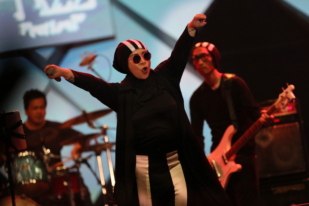 Potret Tampil dengan Dua Personel Baru di The 90s Festival