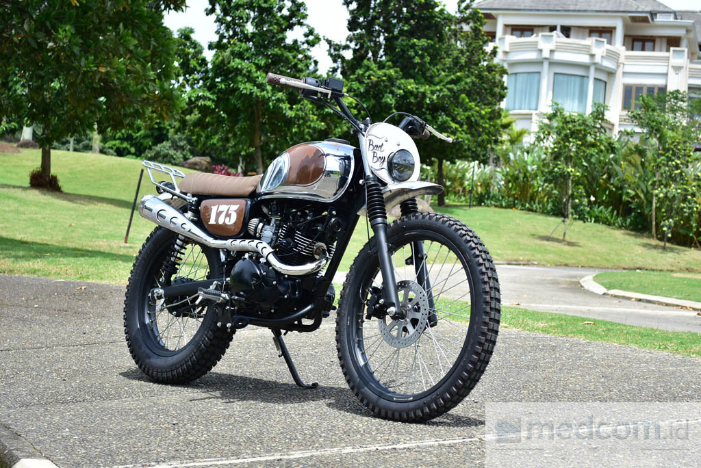 Kawasaki W175 Bergaya Scrambler ala Pabrikan