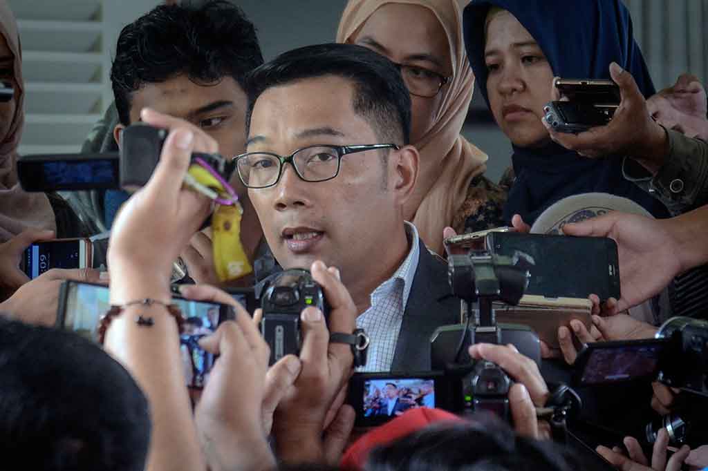 Emil Belum Terima Surat Pencabutan Dukungan Golkar Emil Belum Terima Surat Pencabutan Dukungan Golkar