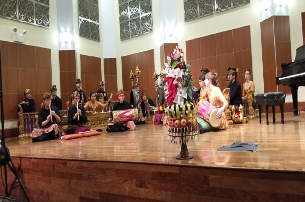 Persembahan Gamelan Bali di Chicago untuk Lou Harrison