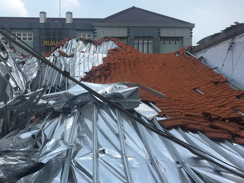 Kuda-kuda Atap RSAL Dr Ramelan Diduga Lemah