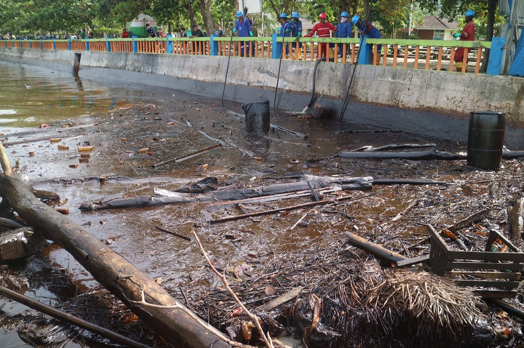 Pipa Pertamina di Teluk Balikpapan Dicek Dua Tahun Lalu Pipa Pertamina di Teluk Balikpapan Dicek Dua Tahun Lalu
