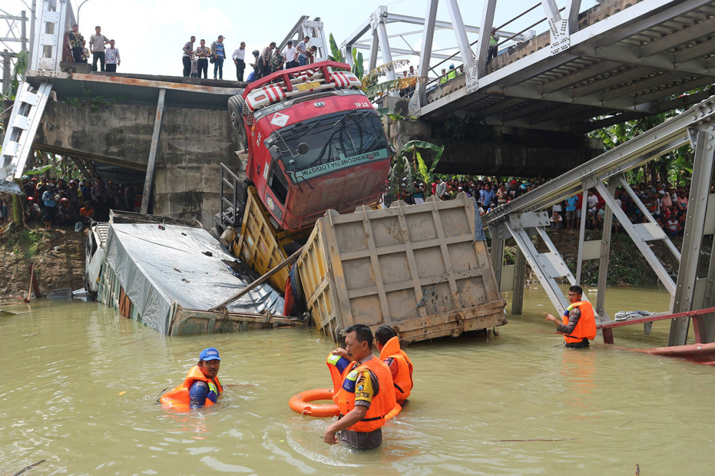 Begini Kondisi Jembatan Babat-Widang yang Ambruk Begini Kondisi Jembatan Babat-Widang yang Ambruk
