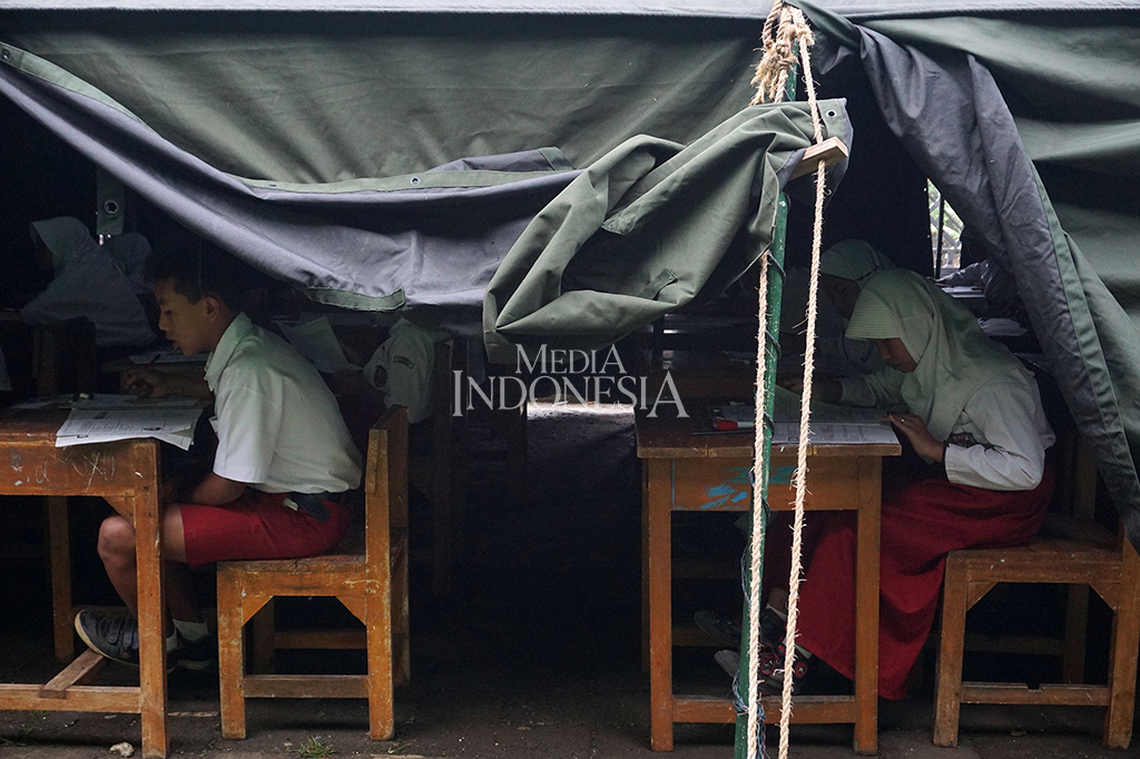Sekolah Rusak Pascagempa, Siswa SD di Kalibening Ujian di Tenda Darurat