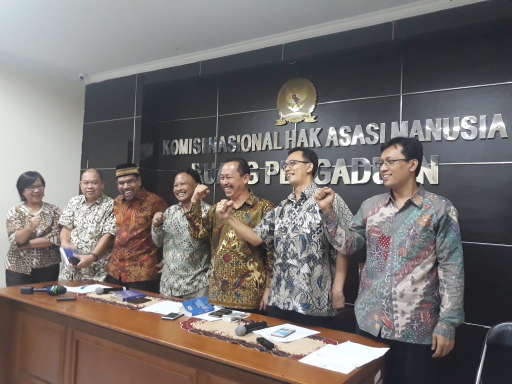 Komnas HAM Desak Jokowi Selesai Kasus HAM Berat Komnas HAM Desak Jokowi Selesai Kasus HAM Berat