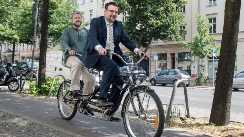 Lawan Permusuhan, Muslim dan Yahudi di Berlin Bersepeda Bersama