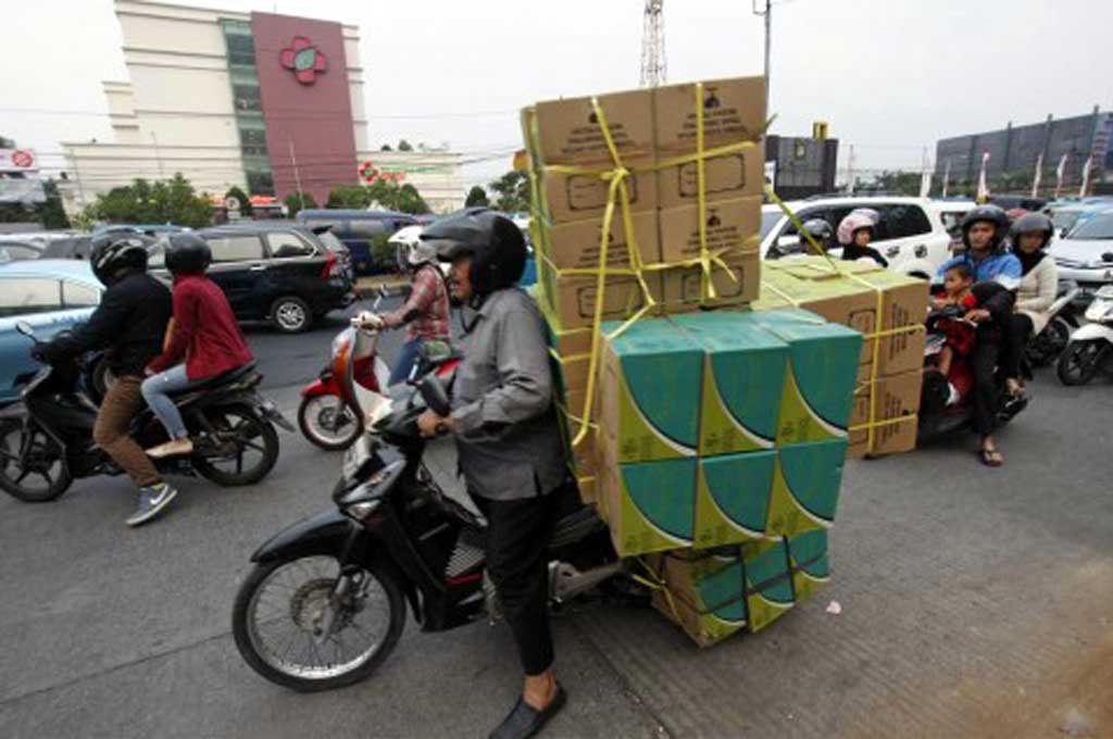 Hindari Bawa Barang Melebihi Kapasitas Angkut Sepeda Motor