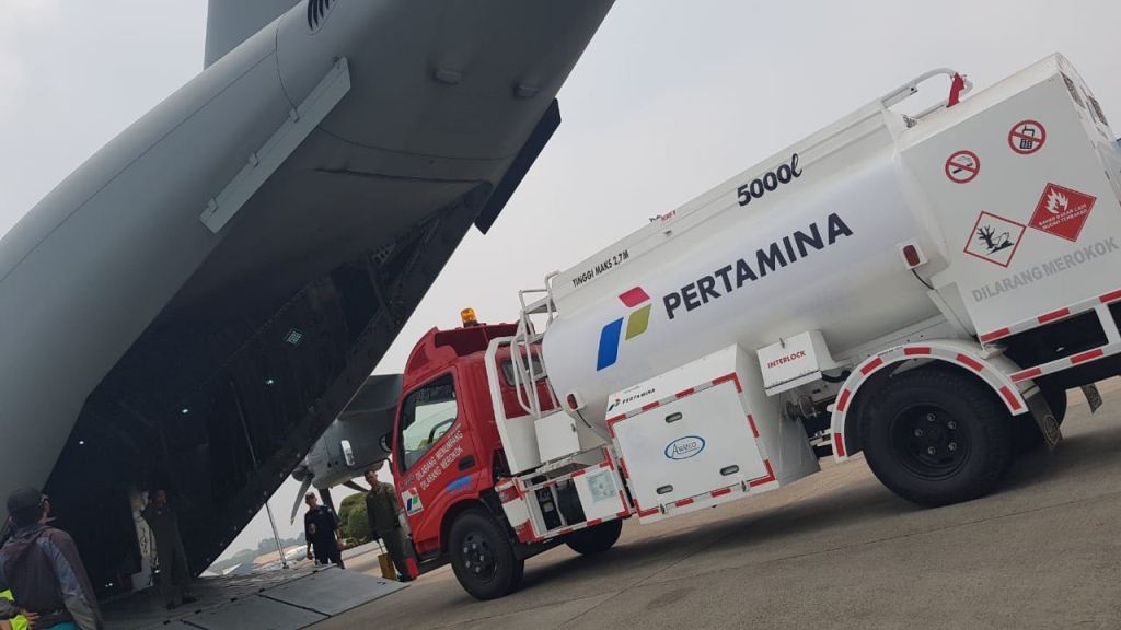 Pertamina Terbangkan Mobil Tangki ke Palu