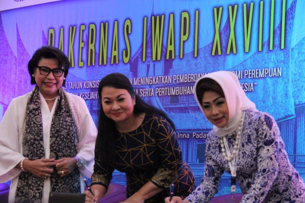 Dorong Kemajuan Pengusaha Wanita, PGN dan IWAPI Teken MoU Dorong Kemajuan Pengusaha Wanita, PGN dan IWAPI Teken MoU