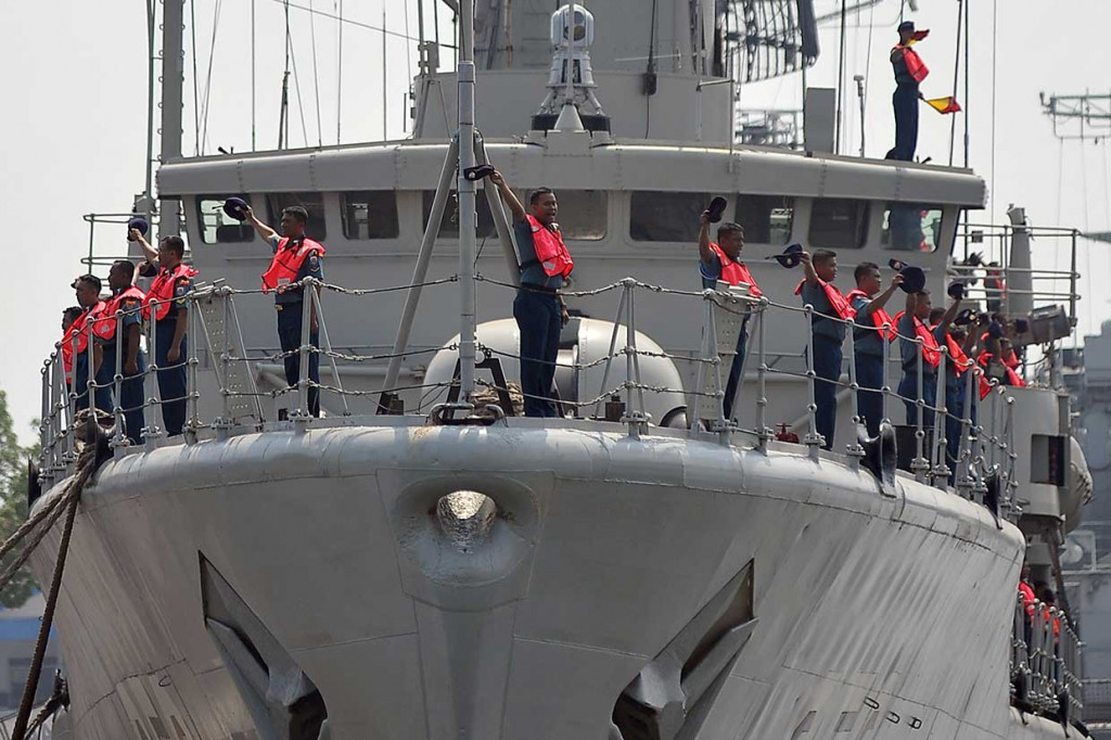 Panglima Koarmada II Inspeksi Kapal Perang